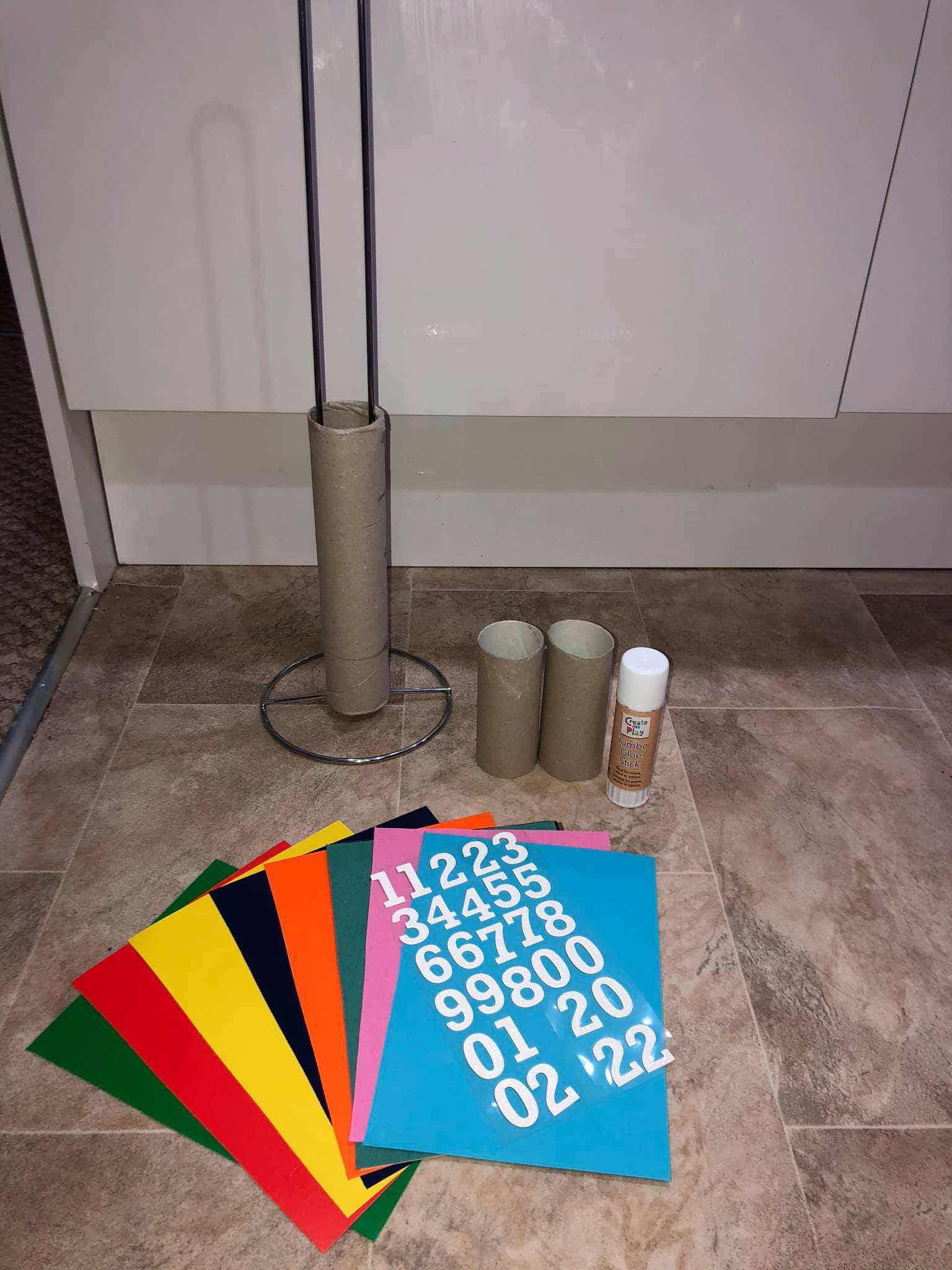 Teach your Toddler Colours & Numbers with Toilet Rolls // Saronti